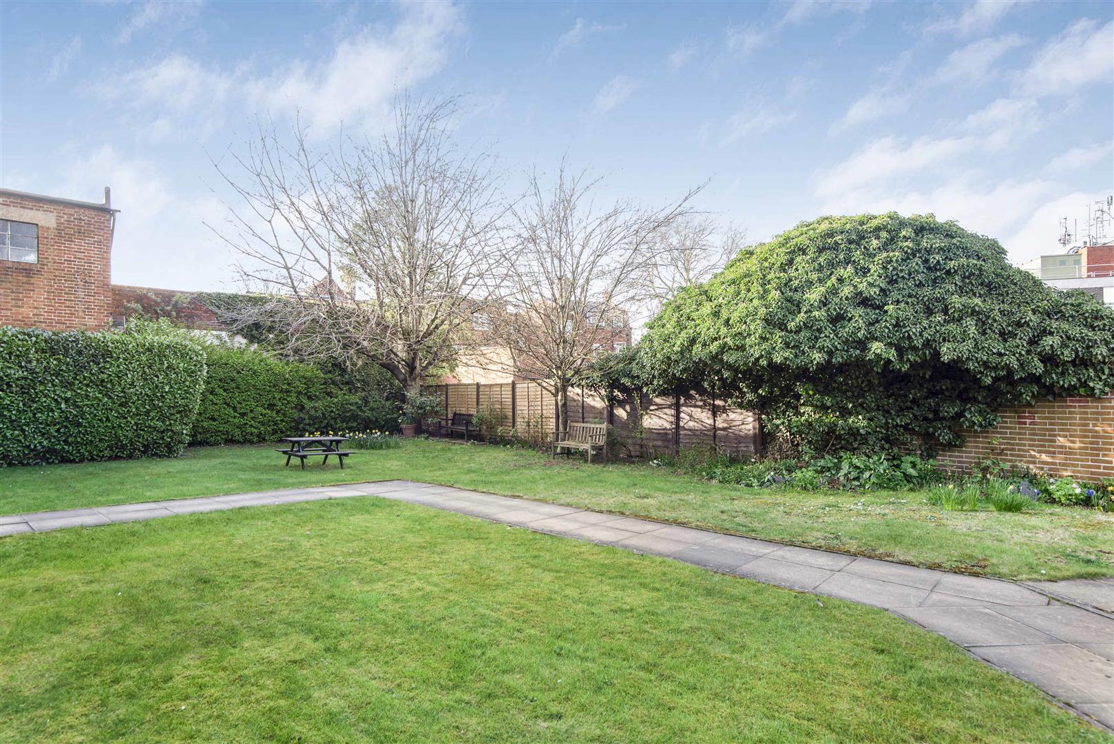 Abbotsmead Place, Caversham, Reading, RG4 8BB - Walmsley