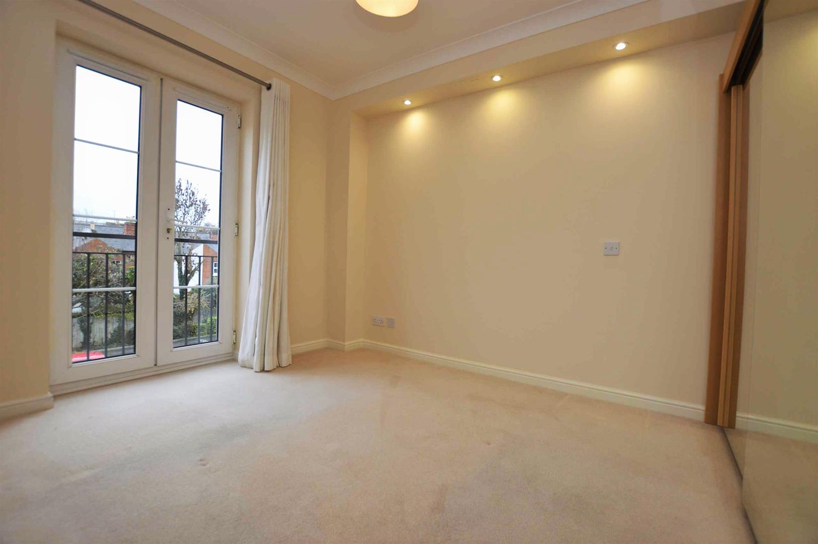 Regents Riverside Reading Berkshire. RG1 8QS - Walmsley