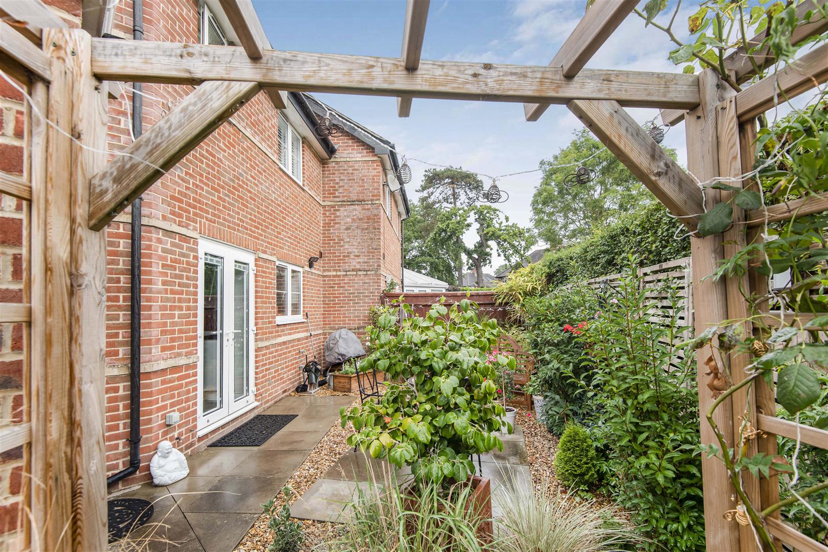 Bell Court, Emmer Green, Reading RG4 8HR - Walmsley