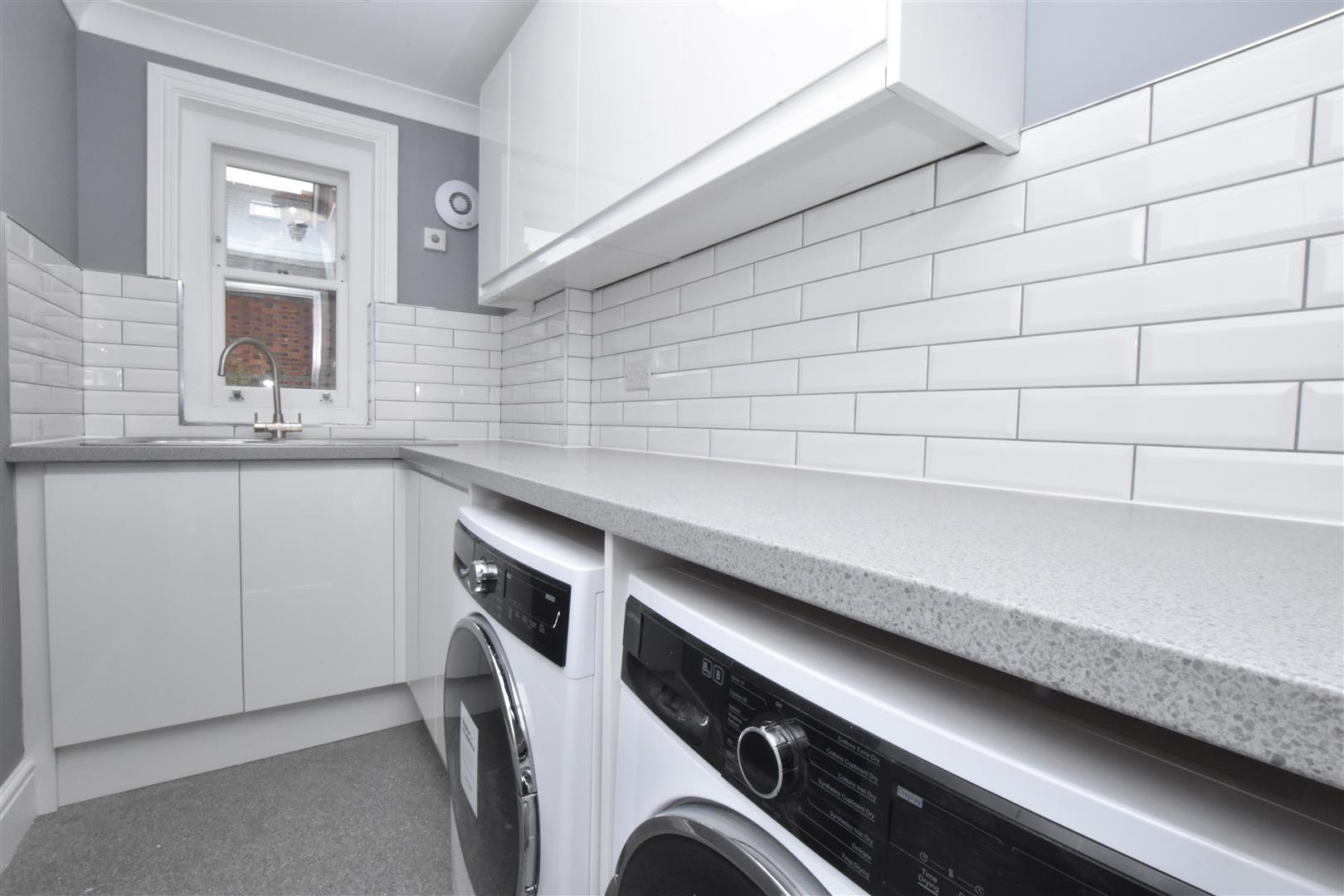 Room 3, 71 Alexandra Road - Walmsley