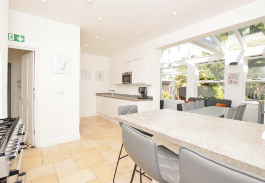 Room 7, Linden - Walmsley